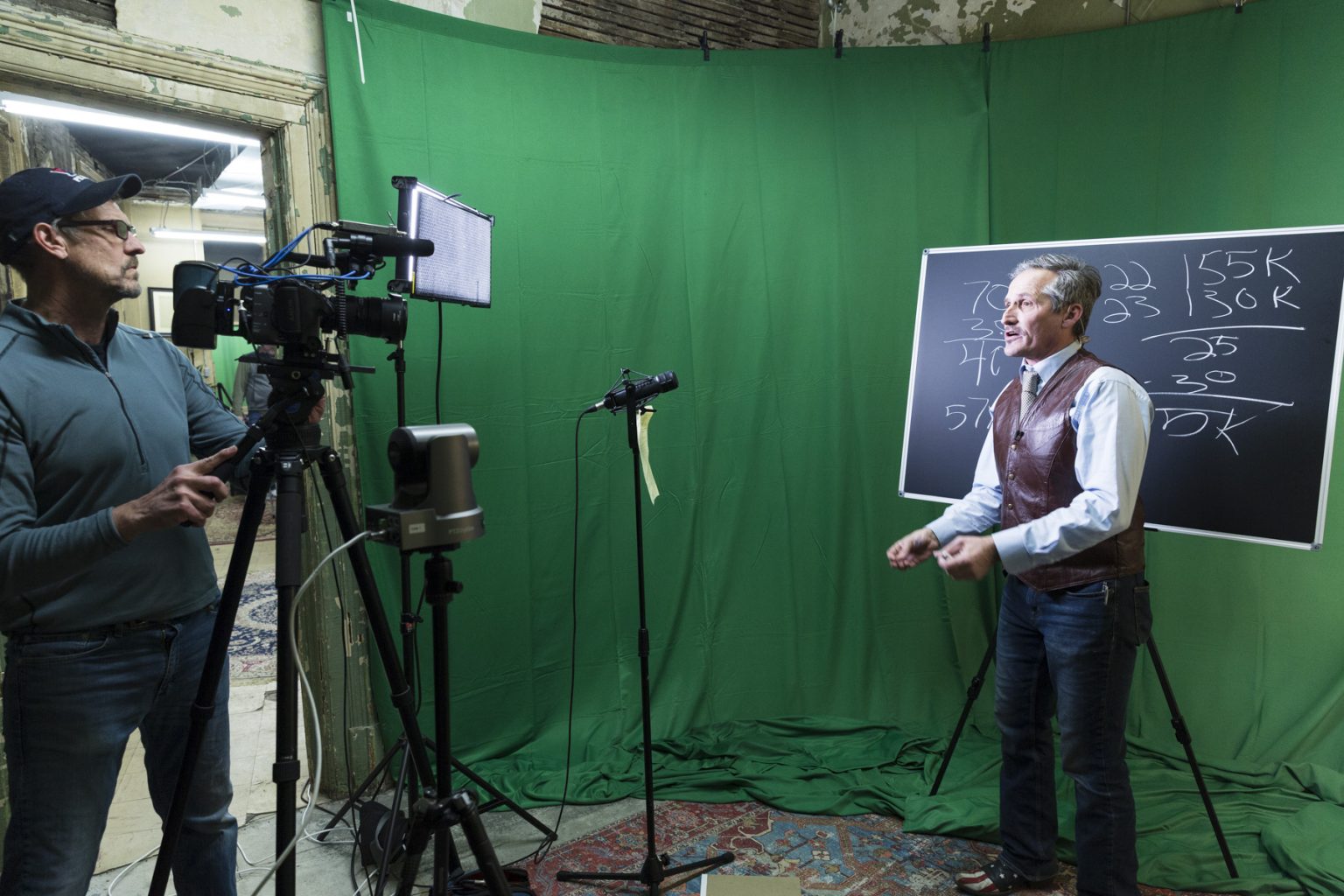 An Interview with Charlie LeDuff - Hour Detroit Magazine