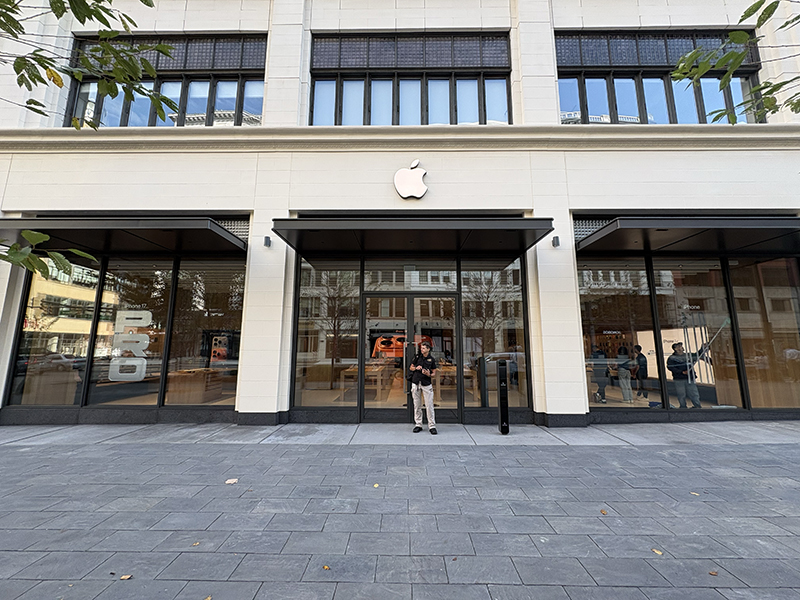 Apple Says ‘What Up Doe’ to Downtown Detroit